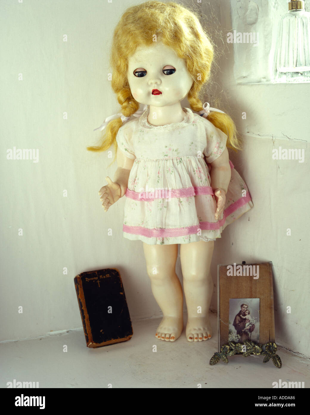 Antique porcelain doll hi-res stock photography and images - Alamy