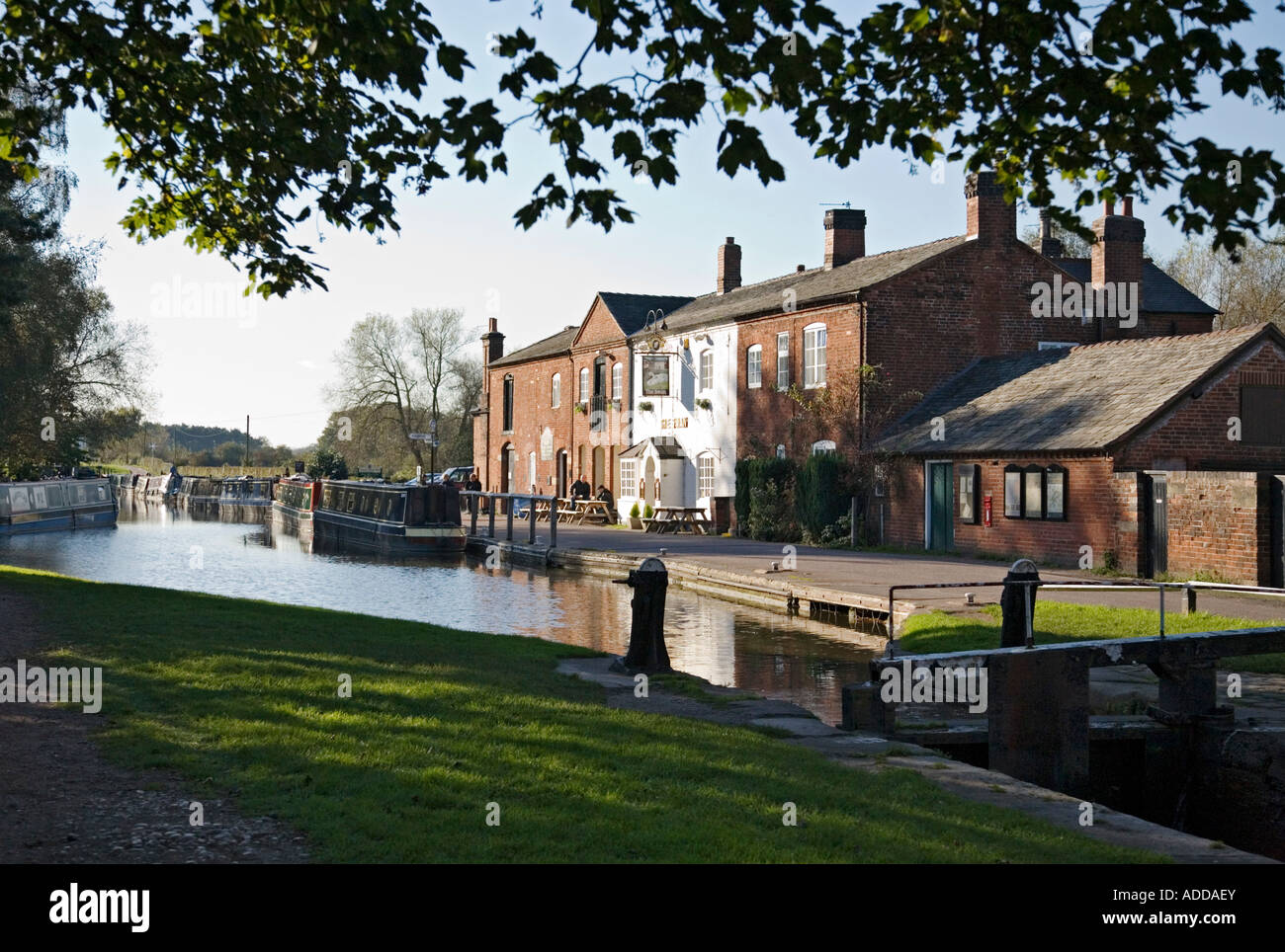 Fradley junction hi-res stock photography and images - Alamy