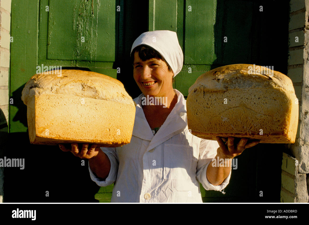 Ukraine woman bread 1989 soviet hi-res stock photography and images - Alamy