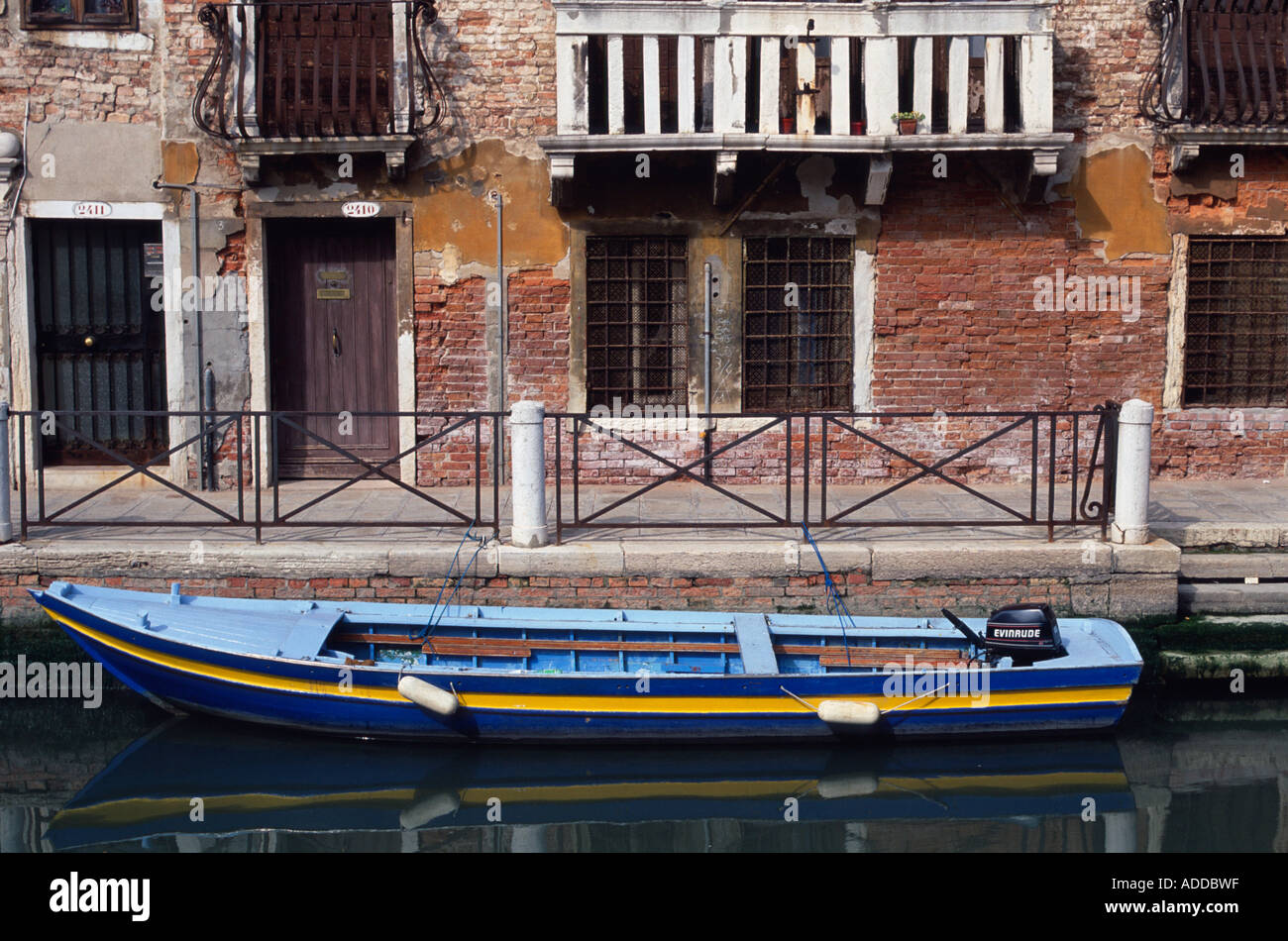 Italian crumbling buildings hi-res stock photography and images - Alamy