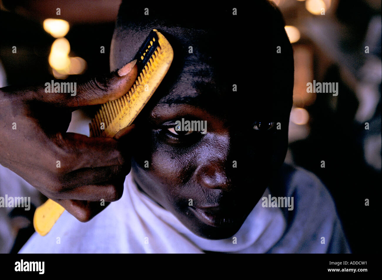 Boy razor blade using hi-res stock photography and images - Alamy