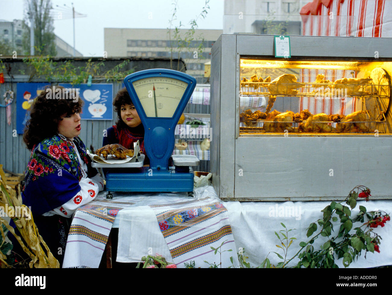 Fried chicken stand at an open market in Kiev, Ukraine Stock Photo - Alamy