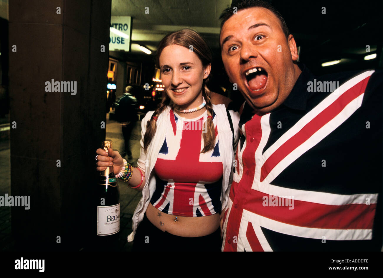 Woman wearing union jack hi-res stock photography and images - Alamy