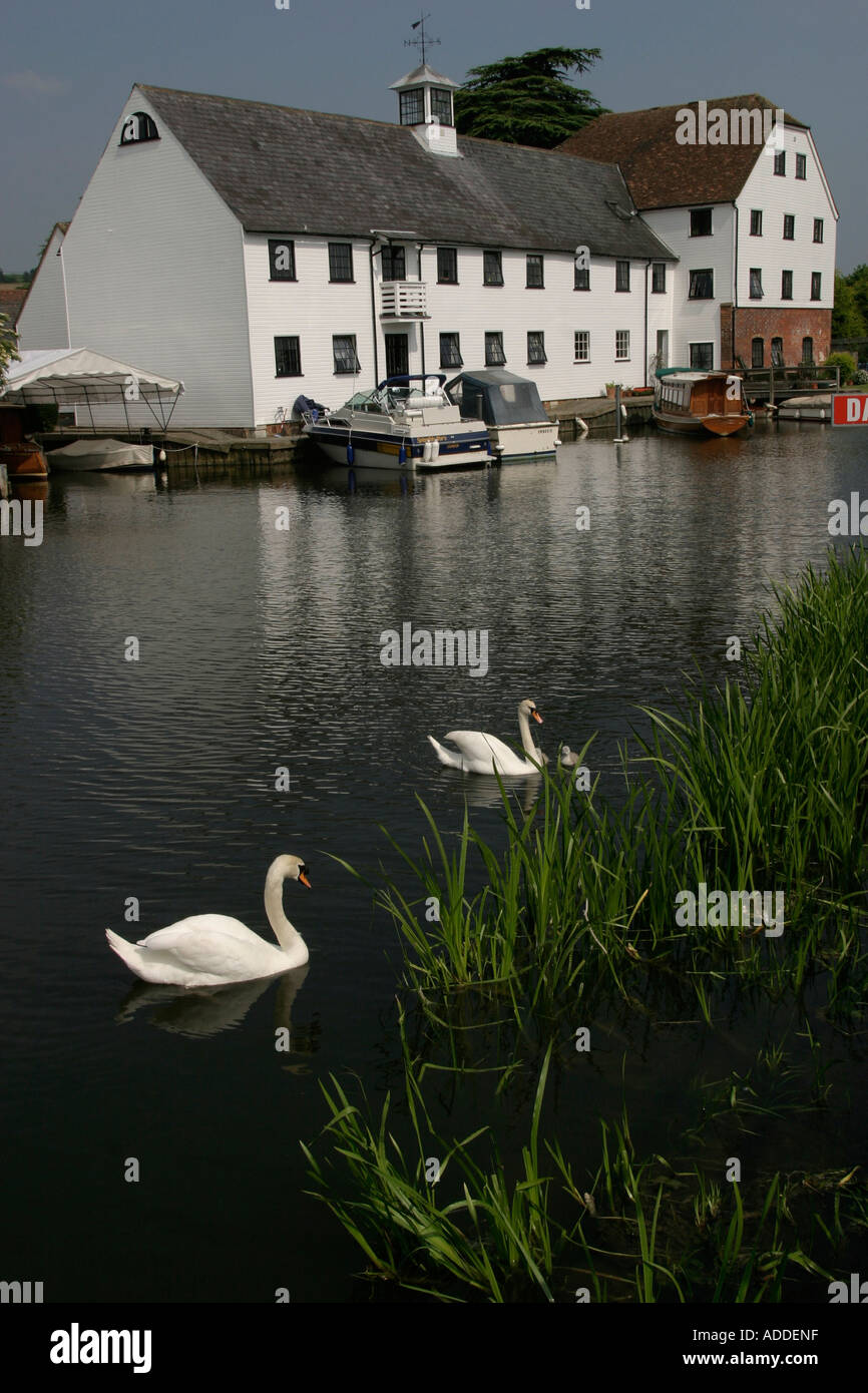 Mill End on the River Thames borders the Hambleden Estate Stock Photo ...