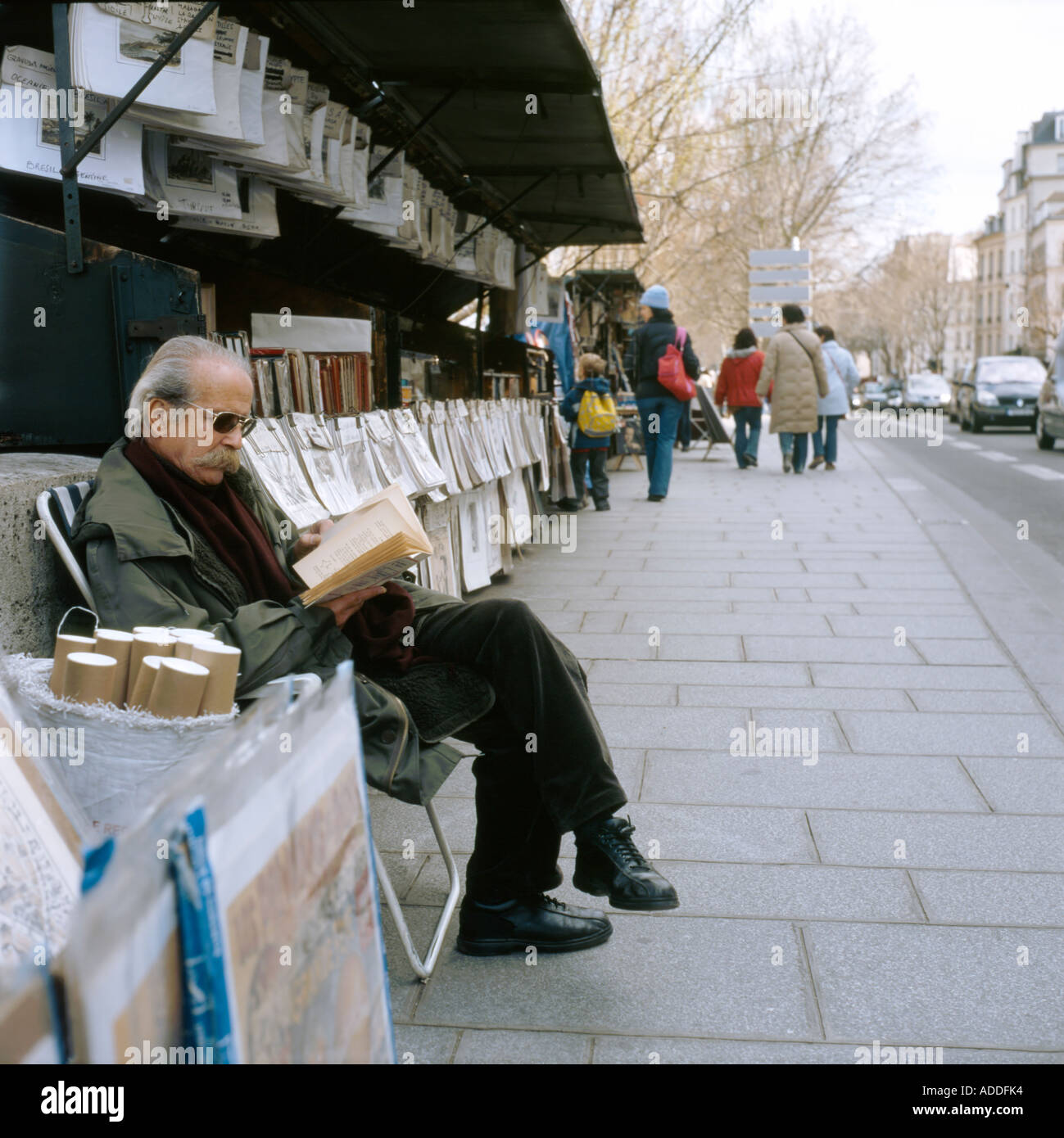 french man reading Stock Photo - Alamy