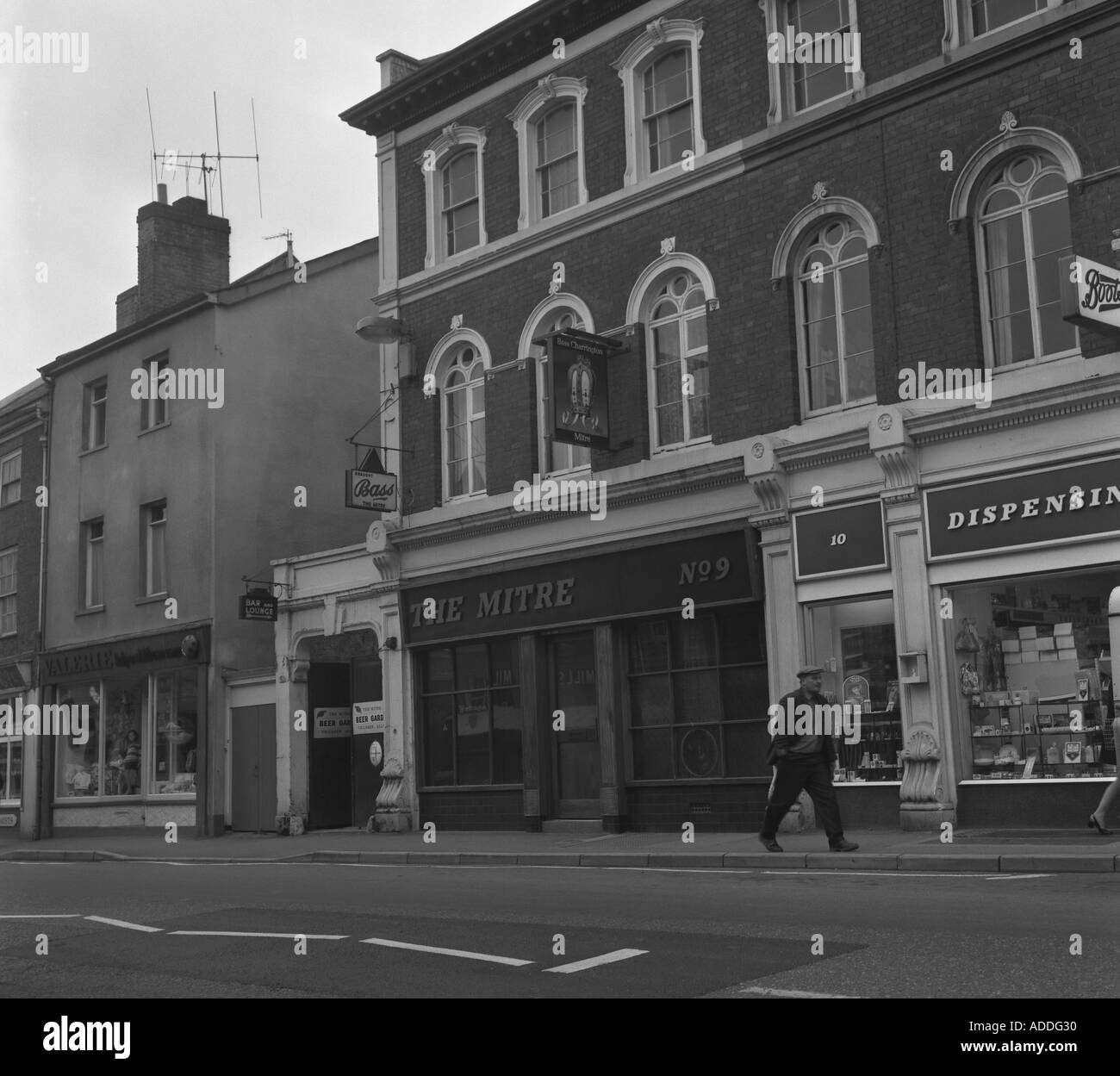 Olde worlde english pub Black and White Stock Photos & Images - Alamy