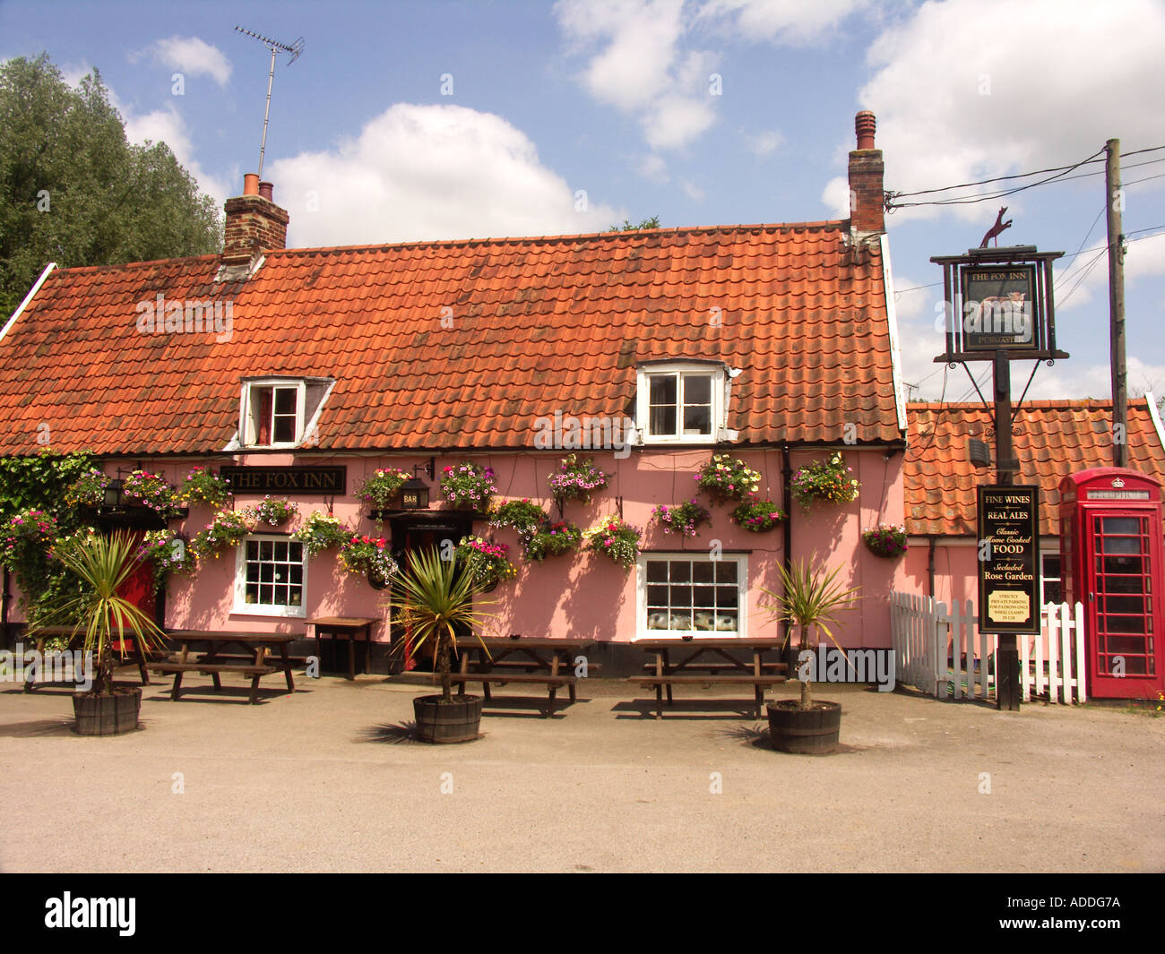 The Fox pub Newbourne village Suffolk England Stock Photo - Alamy