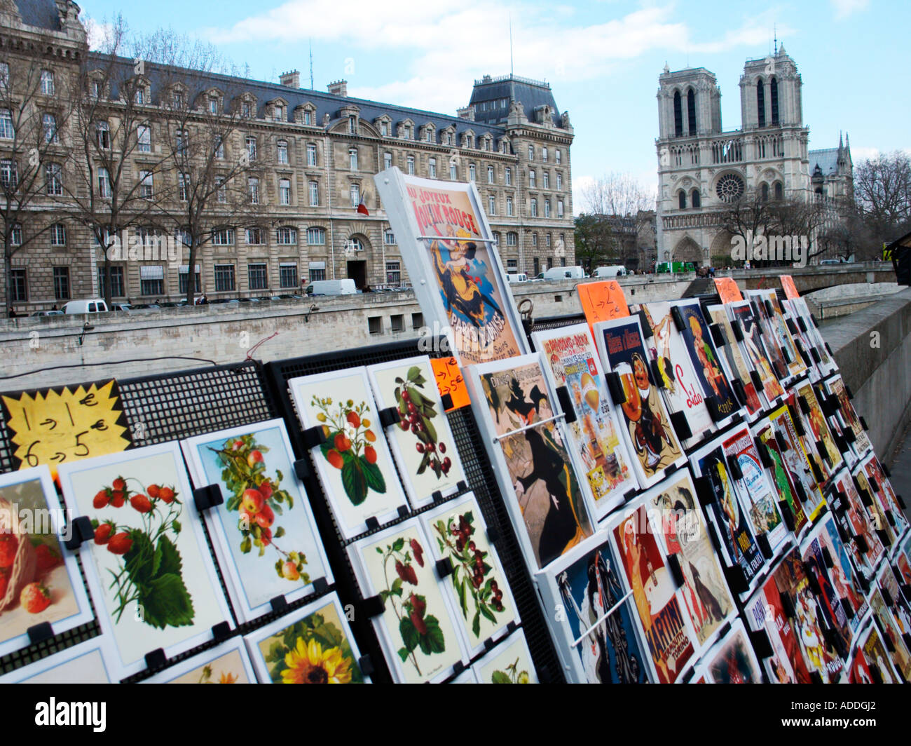 Book shop paris hi-res stock photography and images - Alamy