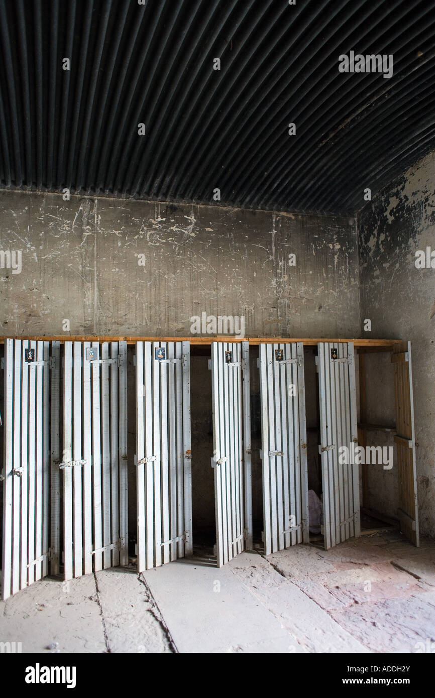 Abandoned locker room hi-res stock photography and images - Alamy