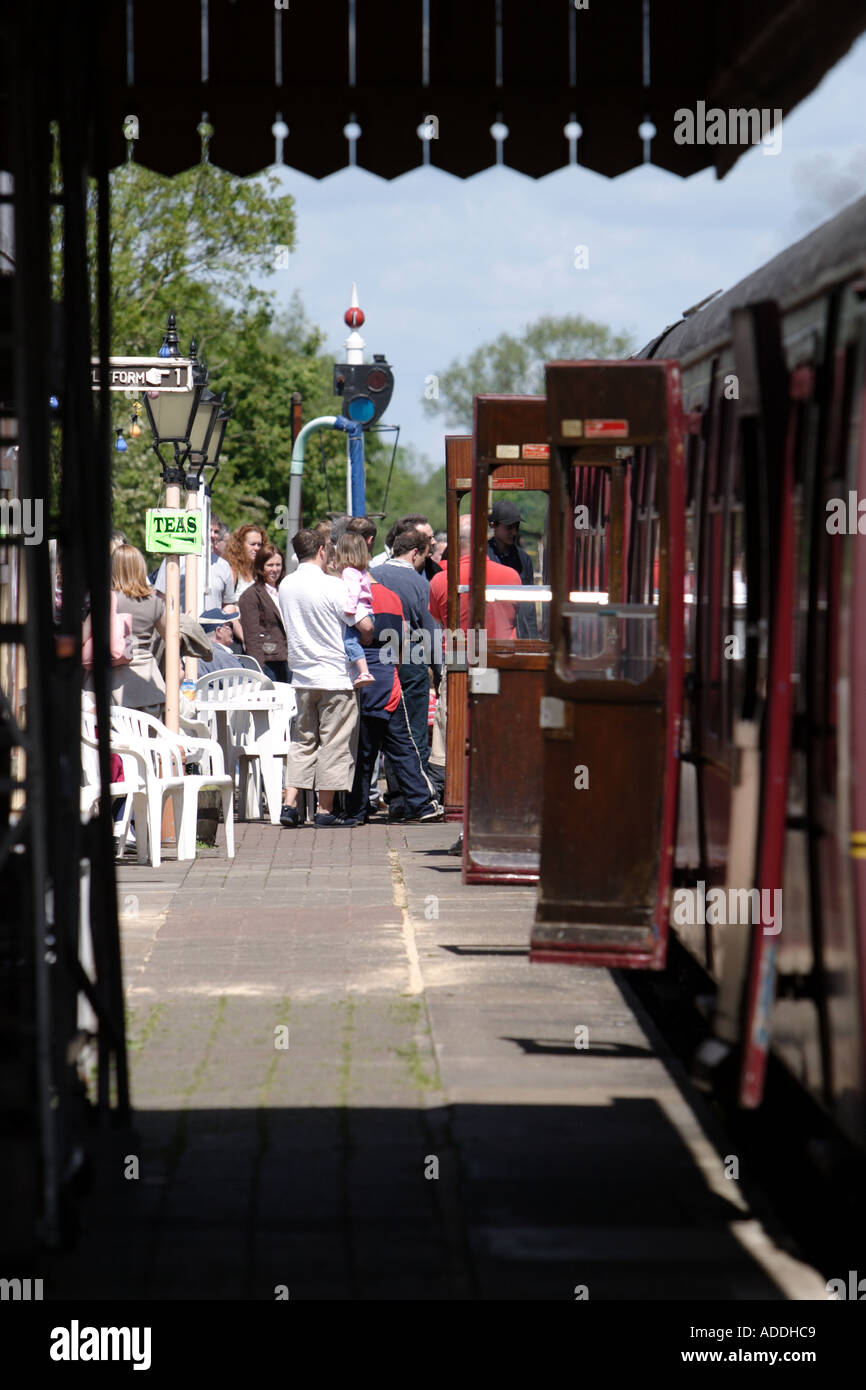 Crowded platform with passengers getting on and off a steam train Stock ...