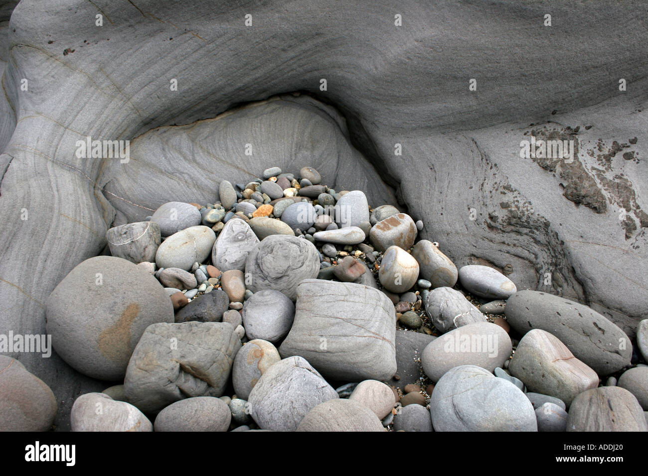 Curved rocks and boulders at Newgale Beach Pembrokeshire wales Stock ...
