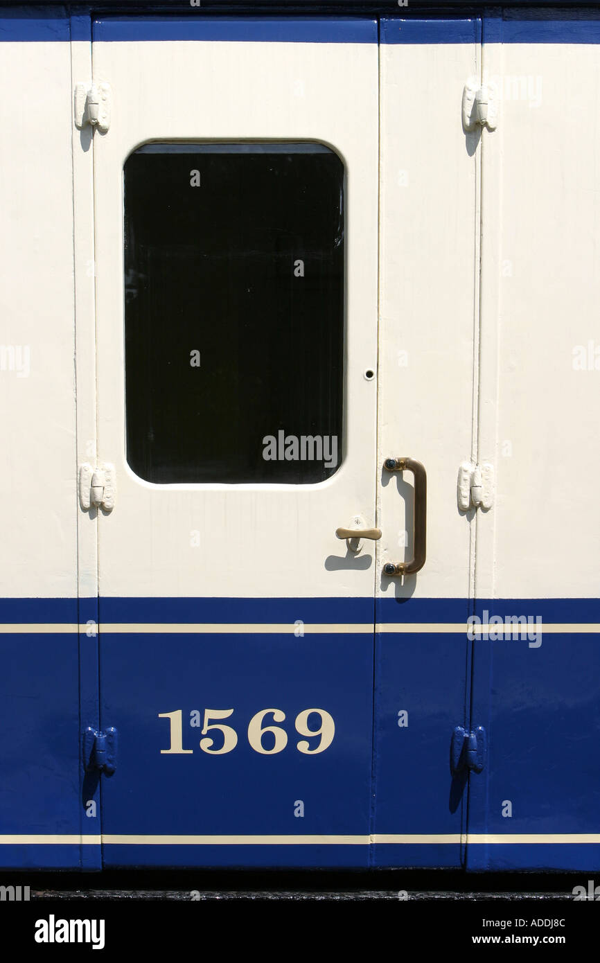 Railway carriage door hi-res stock photography and images - Alamy