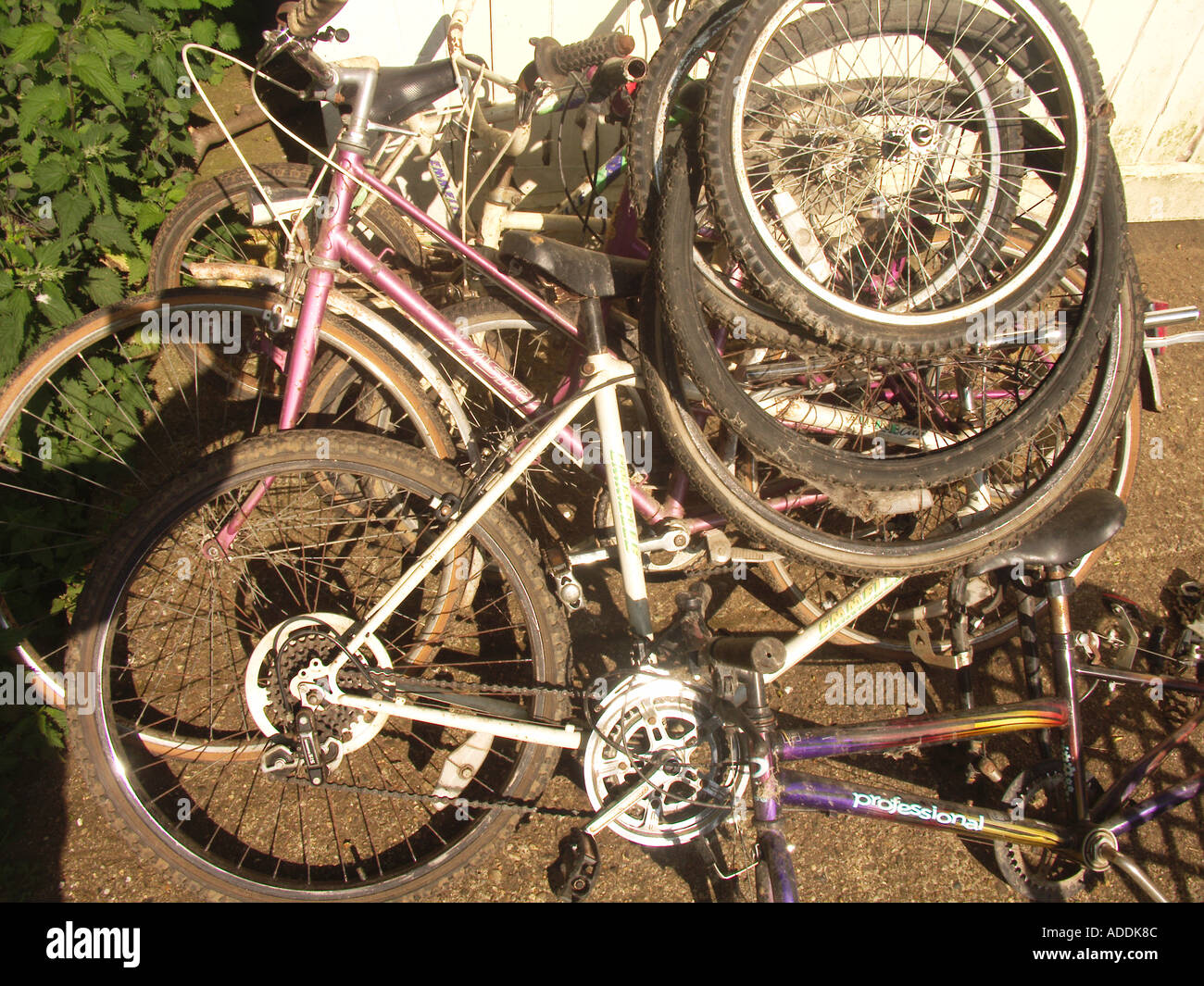 Pile of bicycle wheels and parts Stock Photo - Alamy