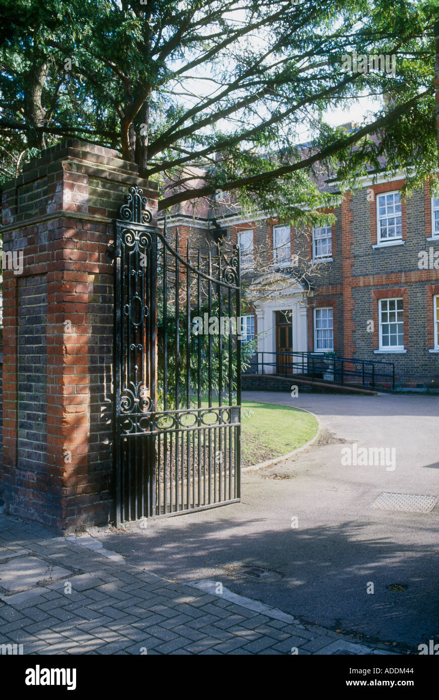 Edwardian house entrance hi-res stock photography and images - Alamy