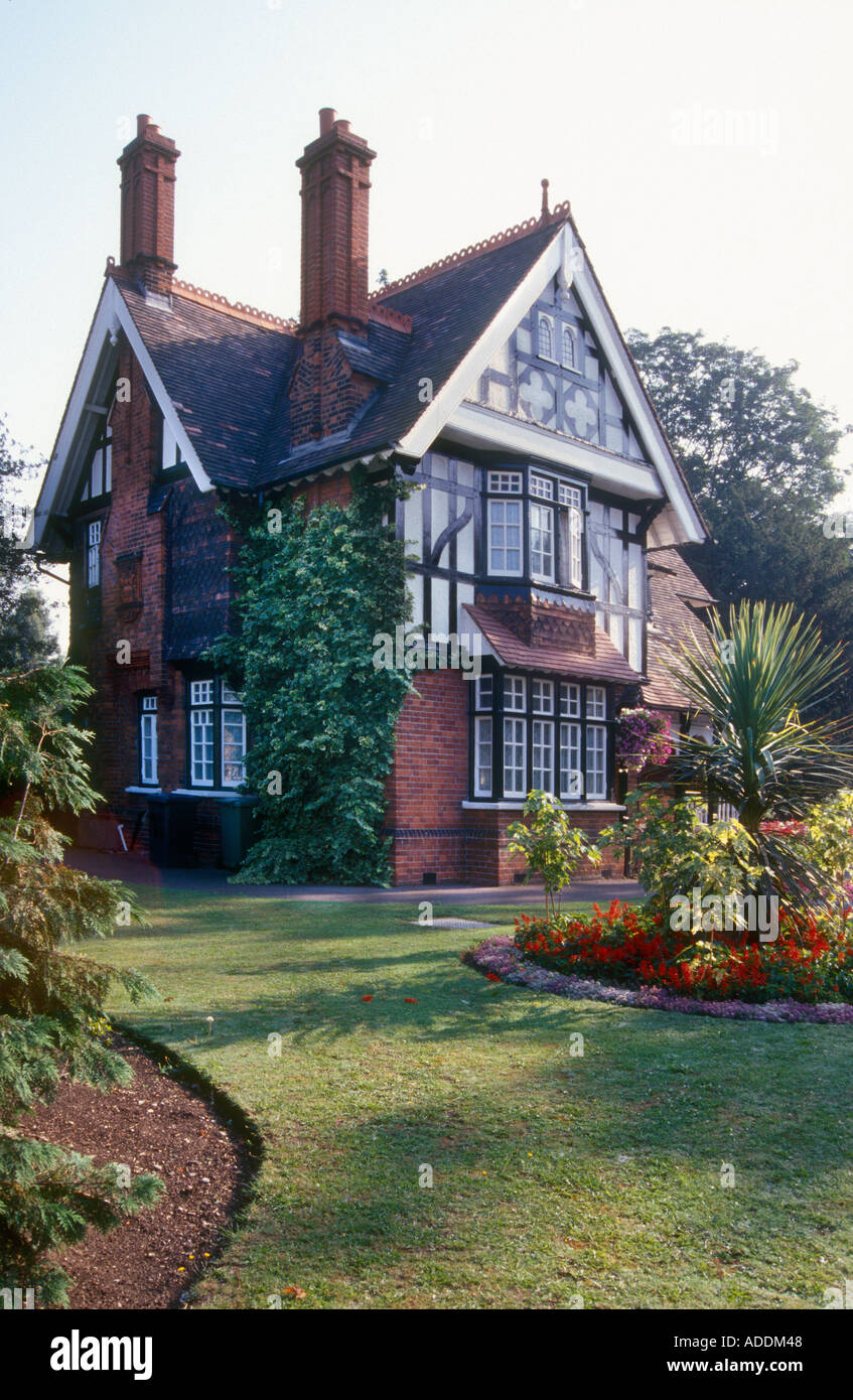 Edwardian house hi-res stock photography and images - Alamy
