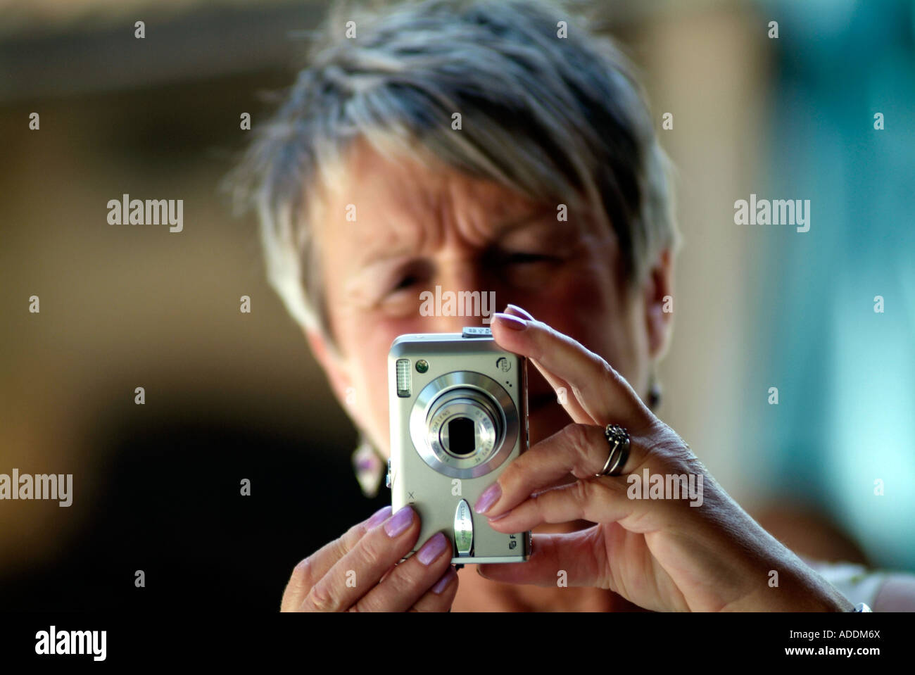 woman with camera Stock Photo - Alamy
