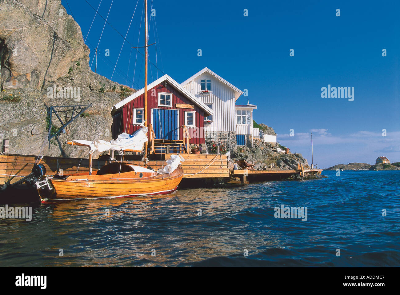 Haeuser am Meer, Kyrkesund, Insel Tjoern Bohuslan, Schweden Stock Photo ...