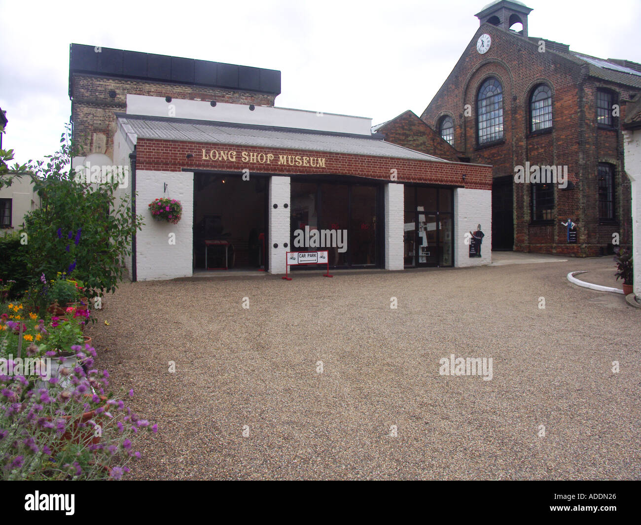 Agricultural engineering workshop hi-res stock photography and images ...
