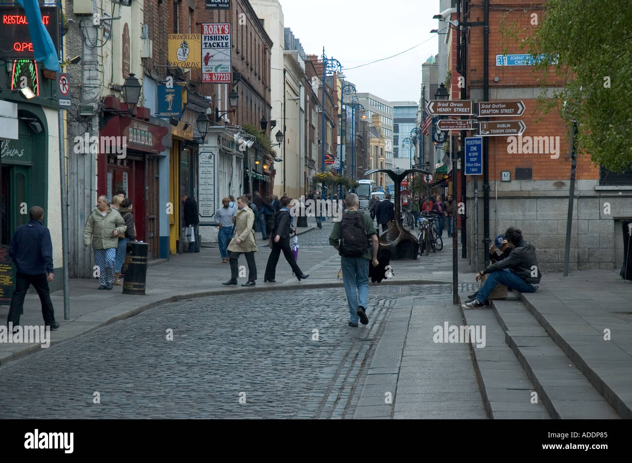 Temple bar lane dublin hi-res stock photography and images - Alamy