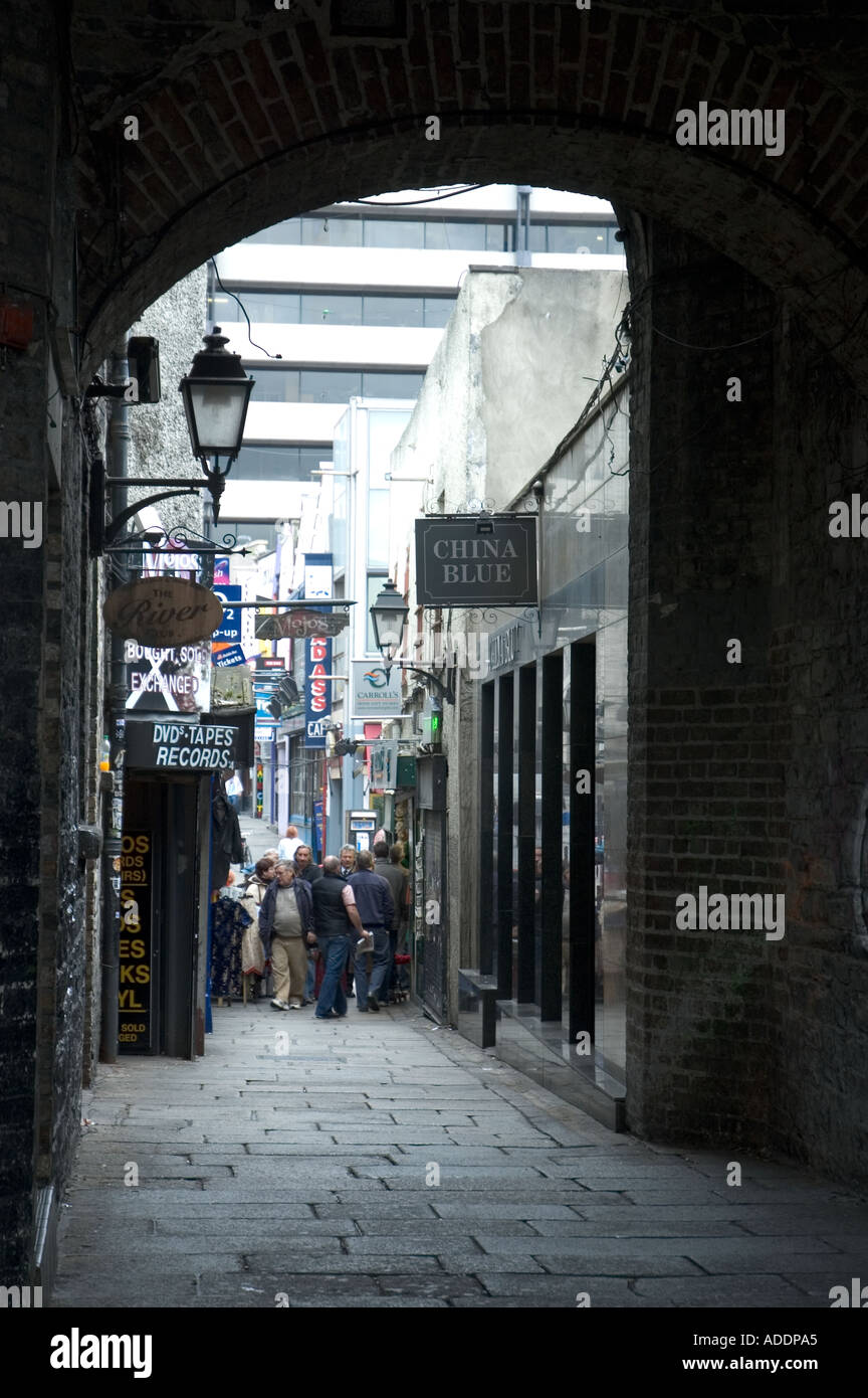 Merchants Arch in Dublins Temple Bar Stock Photo - Alamy