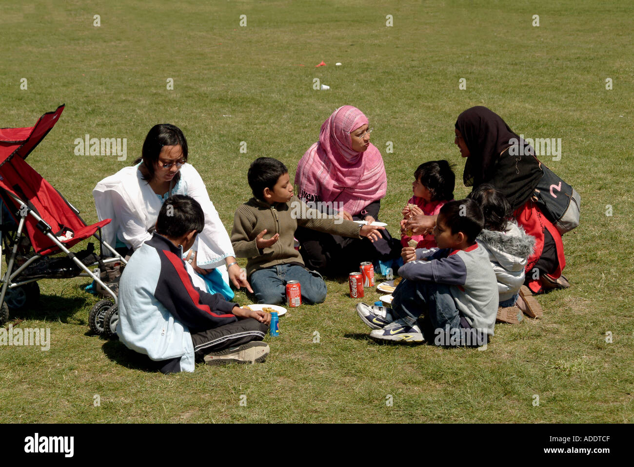 Bangladeshi family london hi-res stock photography and images - Alamy
