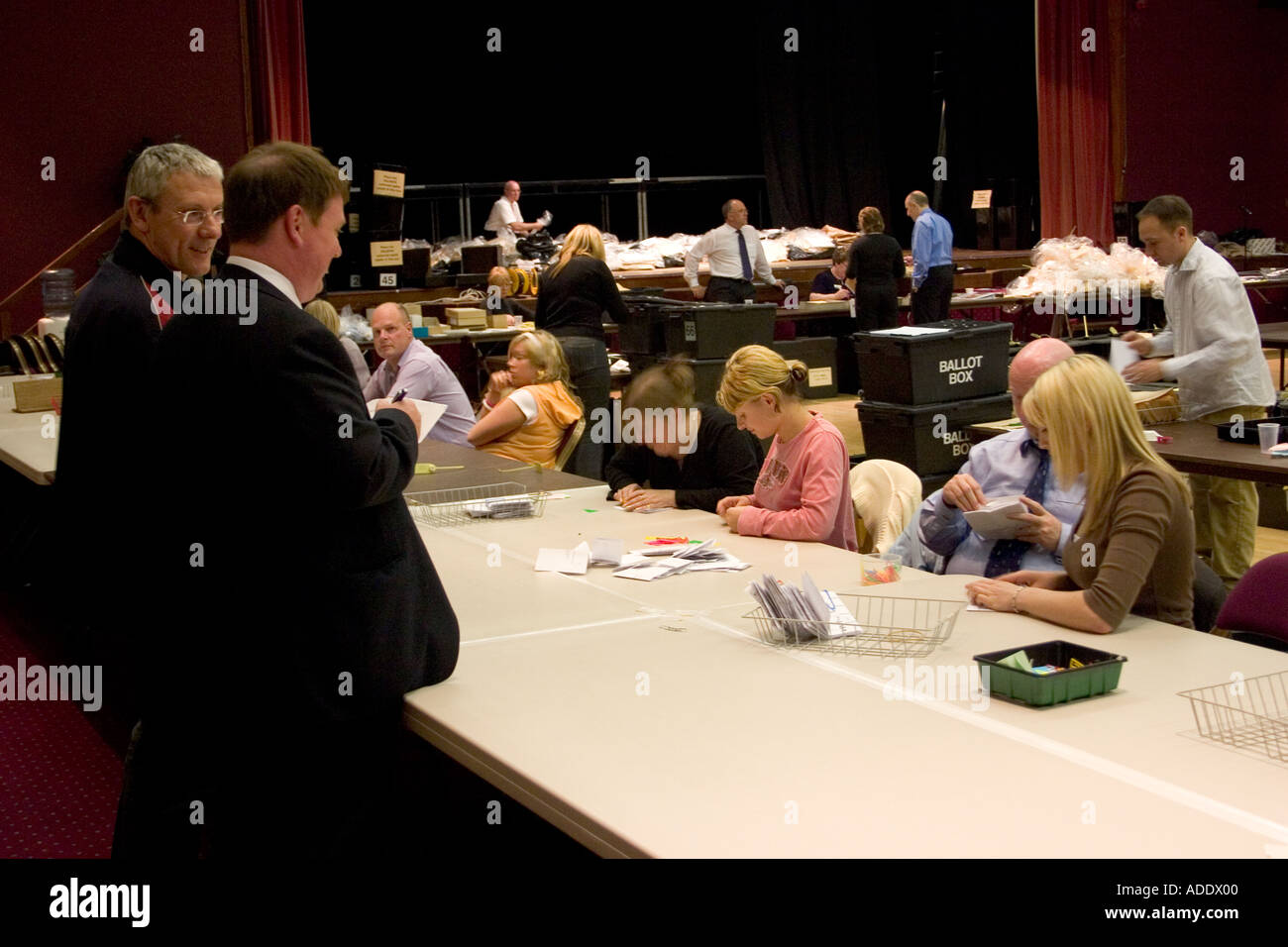 Vote count general election hi-res stock photography and images - Alamy
