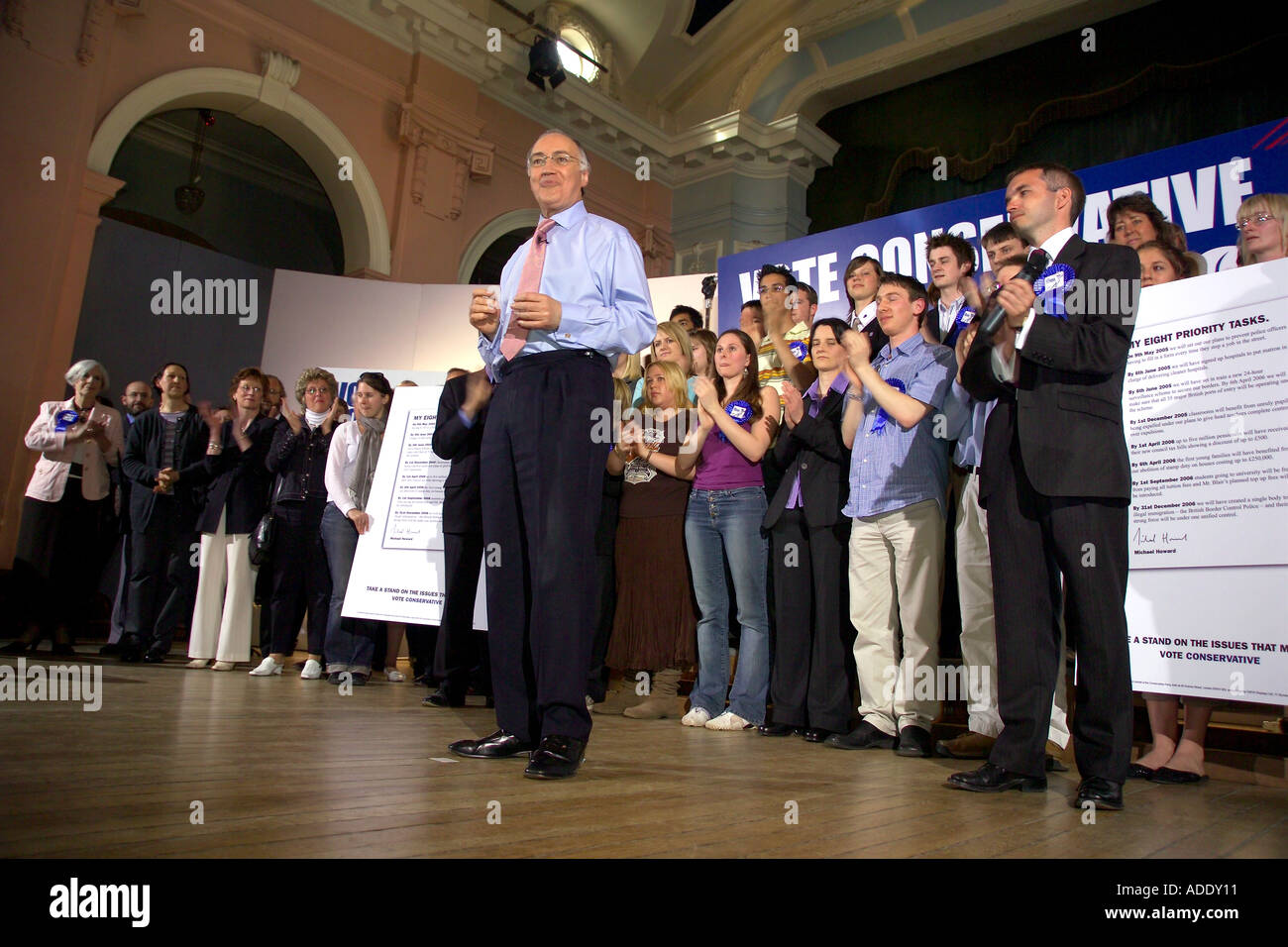Conservative party campaign bus hi-res stock photography and images - Alamy