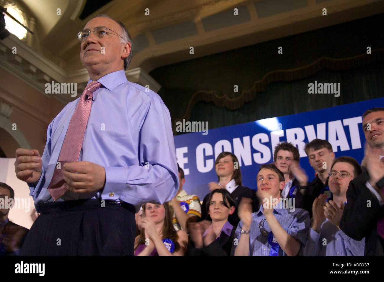 Conservative party campaign bus hi-res stock photography and images - Alamy