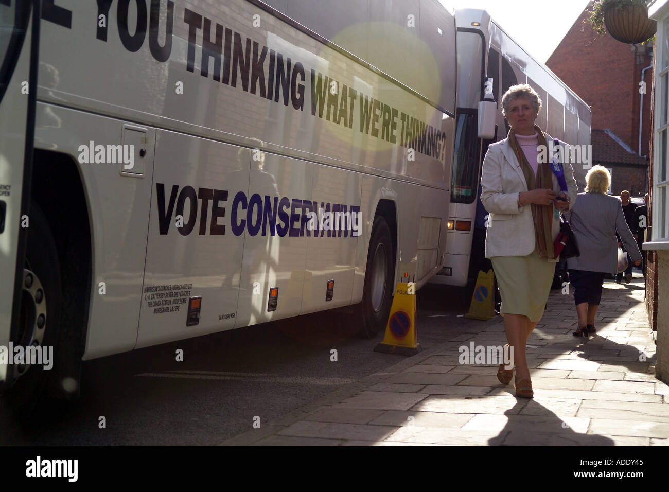 Conservative party campaign bus hi-res stock photography and images - Alamy