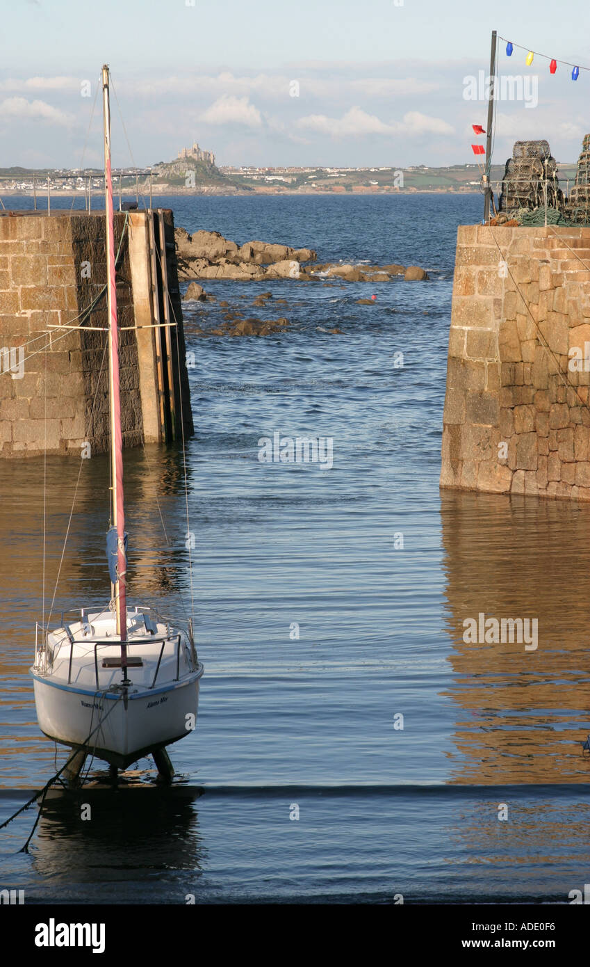 Mousehole harbour entrance Stock Photo - Alamy