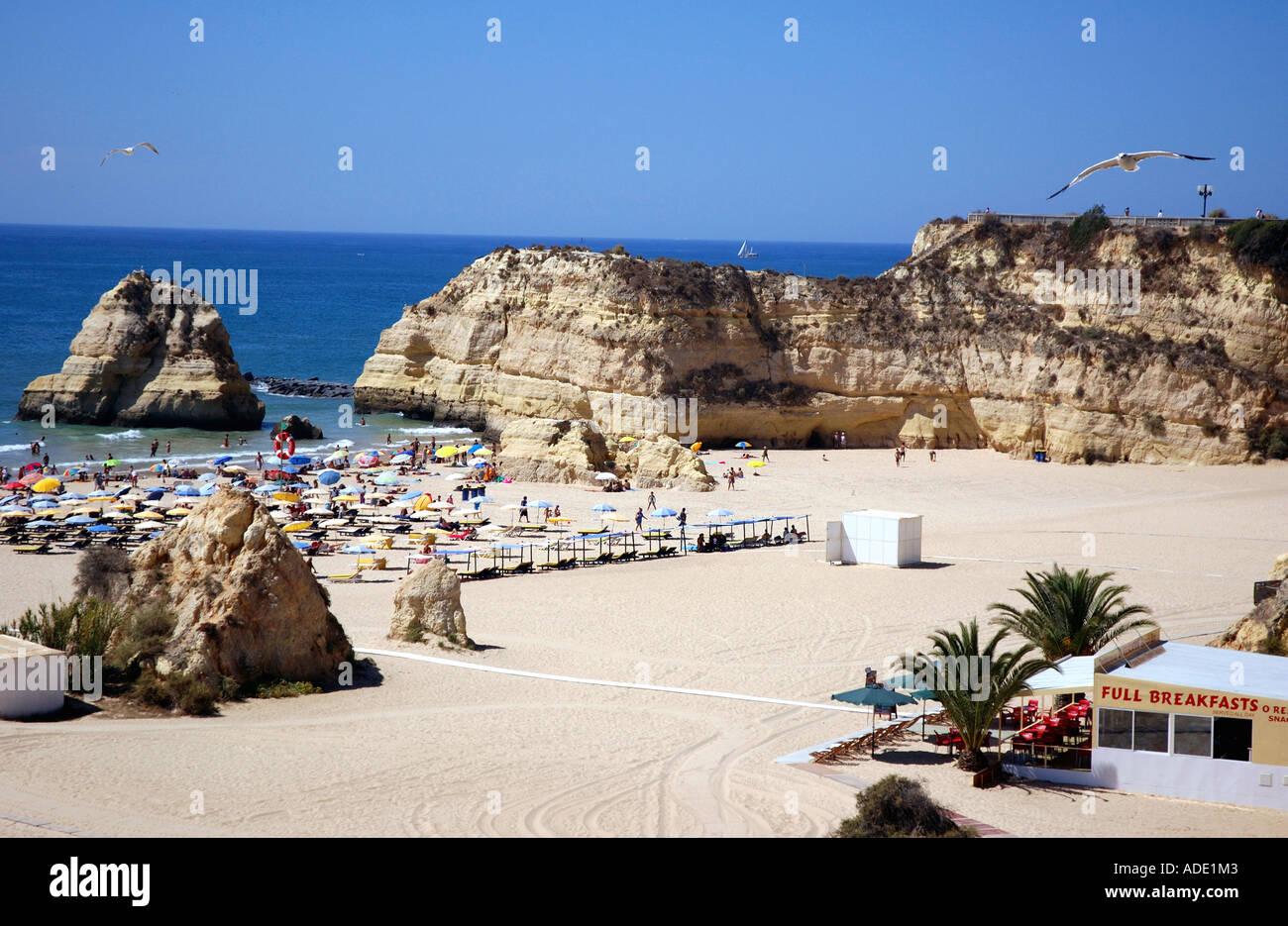 Portimão beach bar hi-res stock photography and images - Alamy