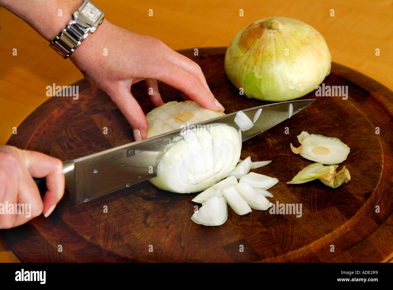 Womans hands chopping fresh onion hi-res stock photography and images ...