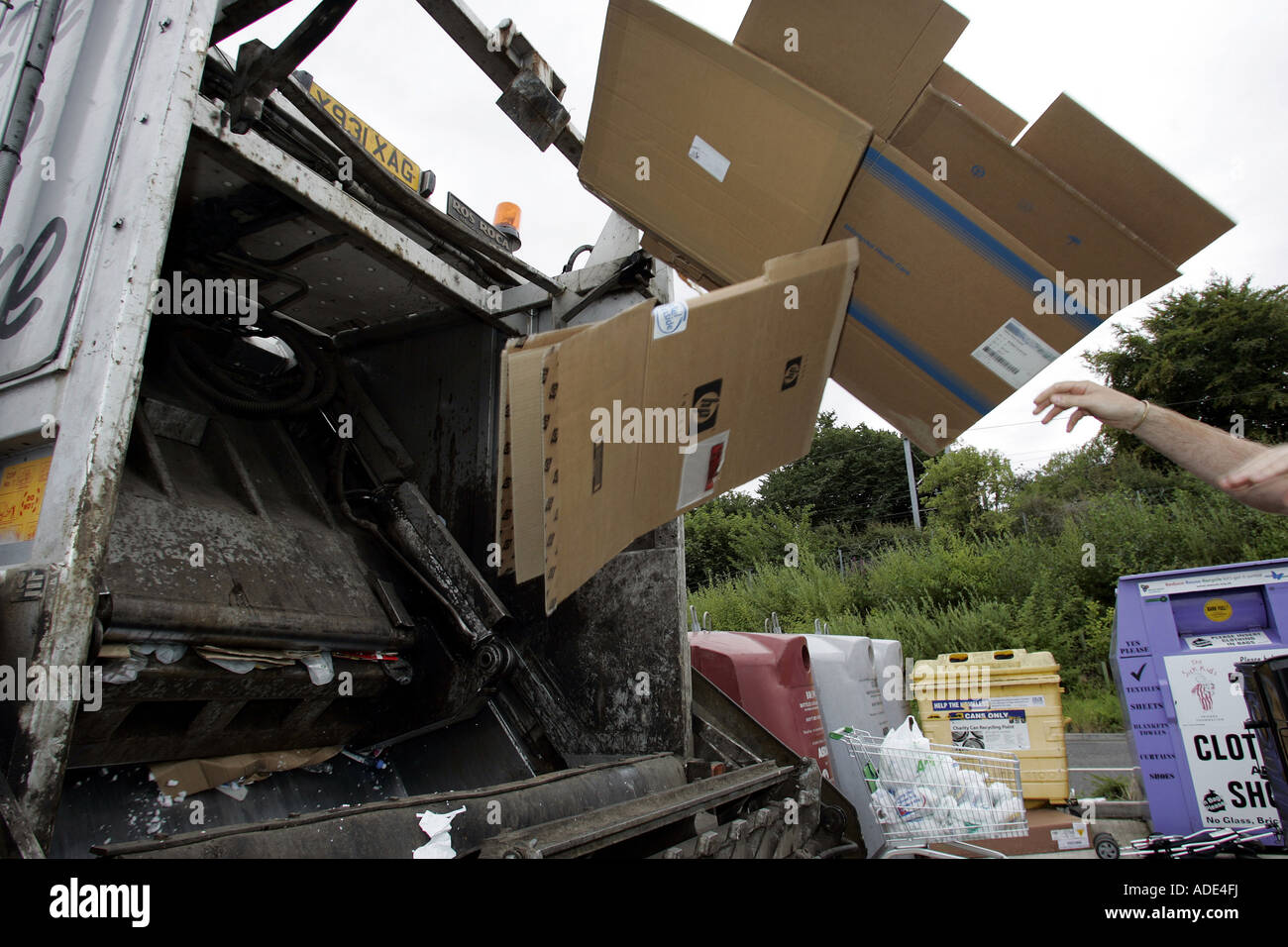 Rubbish lorry hi-res stock photography and images - Alamy