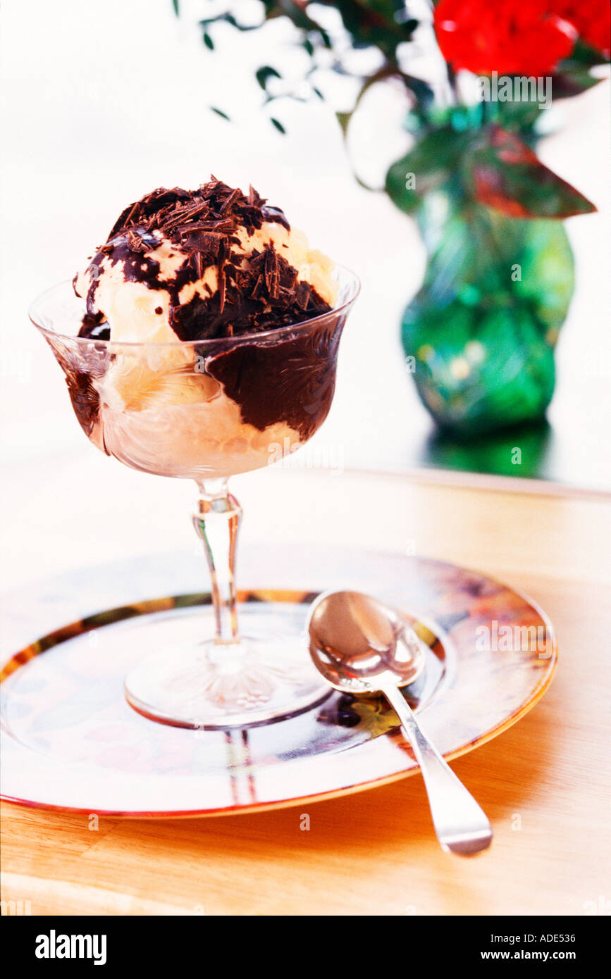 Ice cream chocolate sauce hard hi-res stock photography and images - Alamy