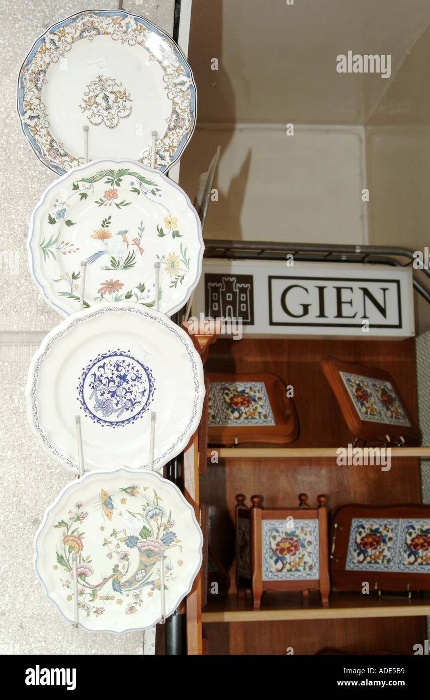 Gien pottery hi-res stock photography and images - Alamy