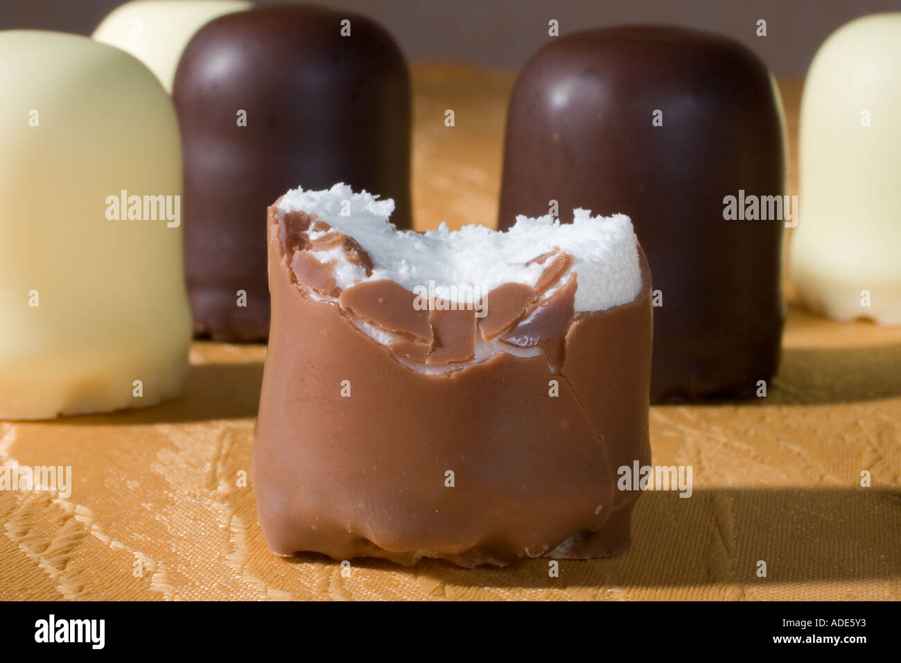 Schokolade foamy chocolate Negerkuss Stock Photo - Alamy