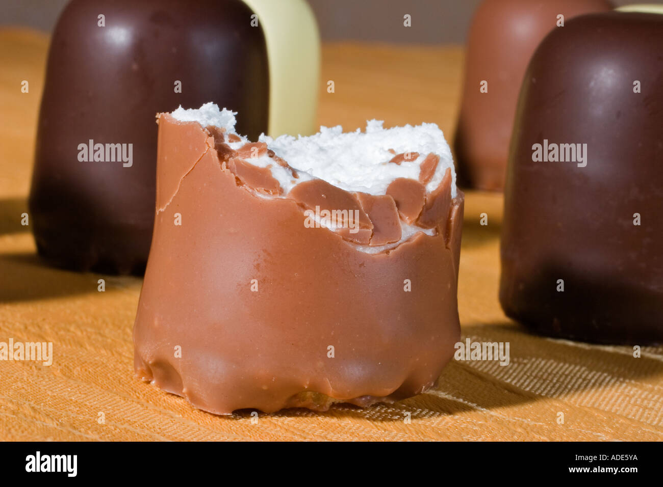 Schokolade foamy chocolate Negerkuss Stock Photo - Alamy
