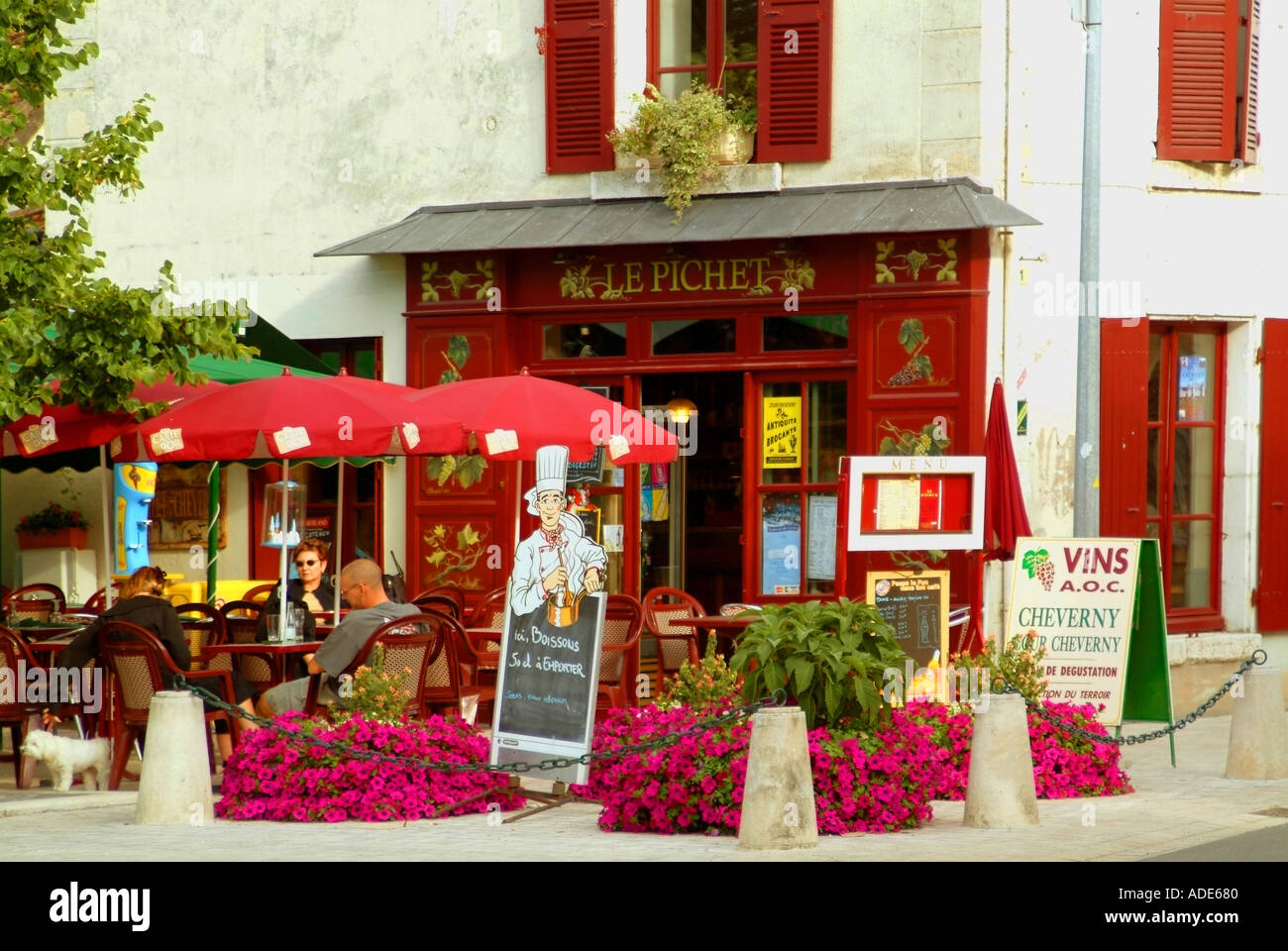 Cheverny village hi-res stock photography and images - Alamy
