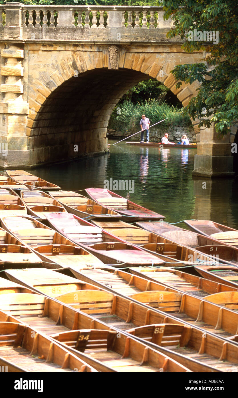 Punting under Magdalen Bridge Oxford Stock Photo - Alamy