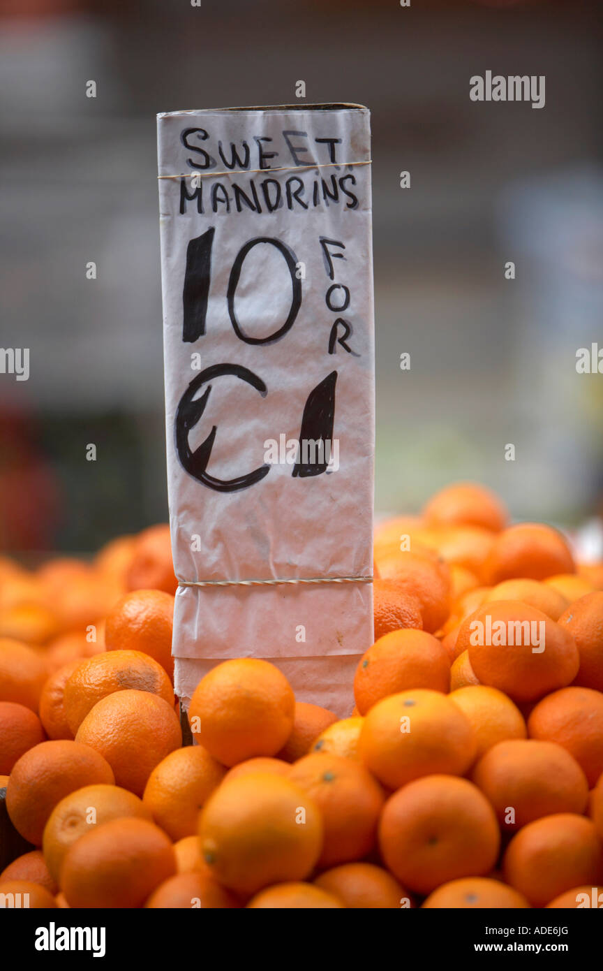 Mandarin and english signage hi-res stock photography and images - Alamy