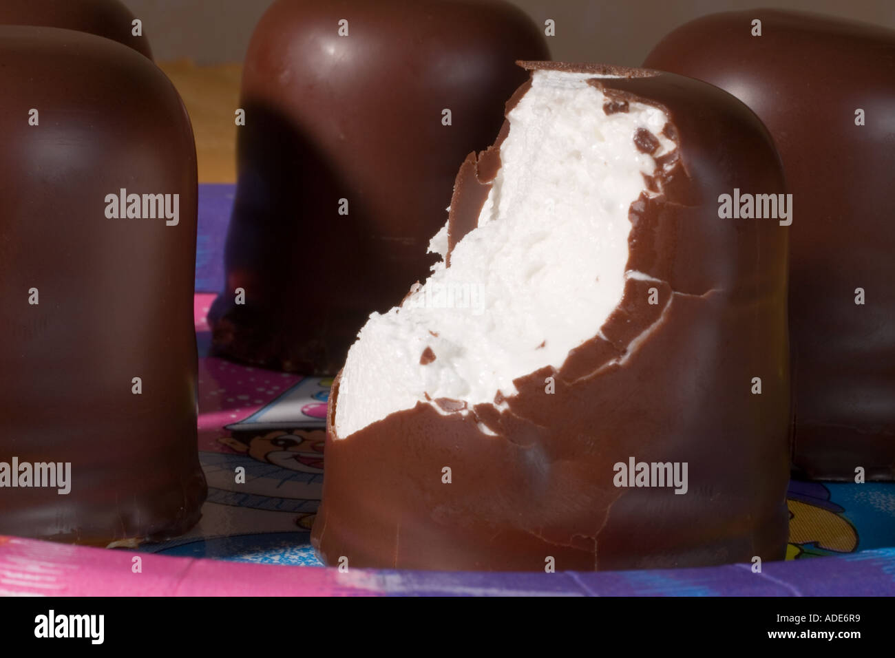 Schokolade foamy chocolate Negerkuss Stock Photo - Alamy