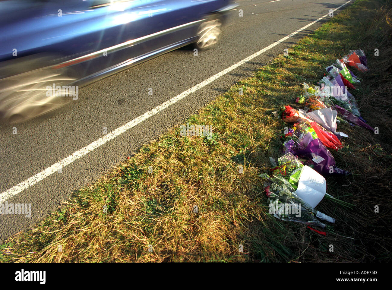 Road side memorial car accident hi-res stock photography and images - Alamy