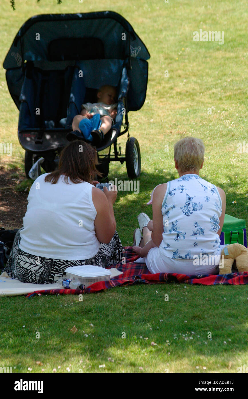 Overweight family eating hi-res stock photography and images - Alamy