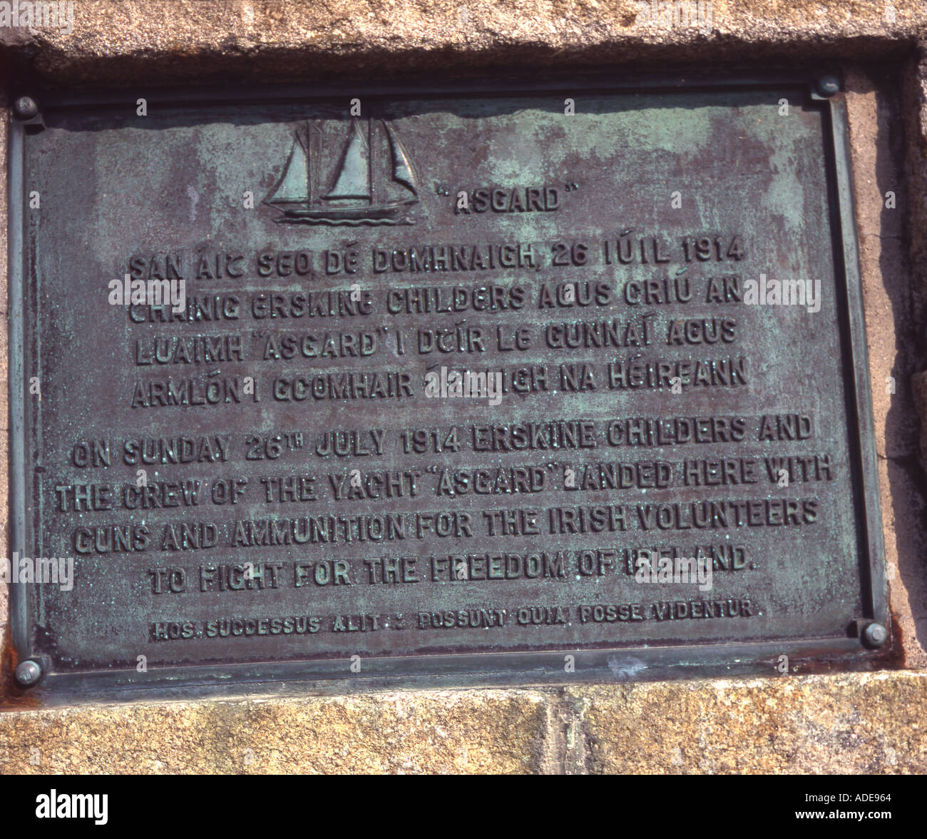Plaque beside Lighthouse Howth comemorating ship Asgard landing Dublin ...