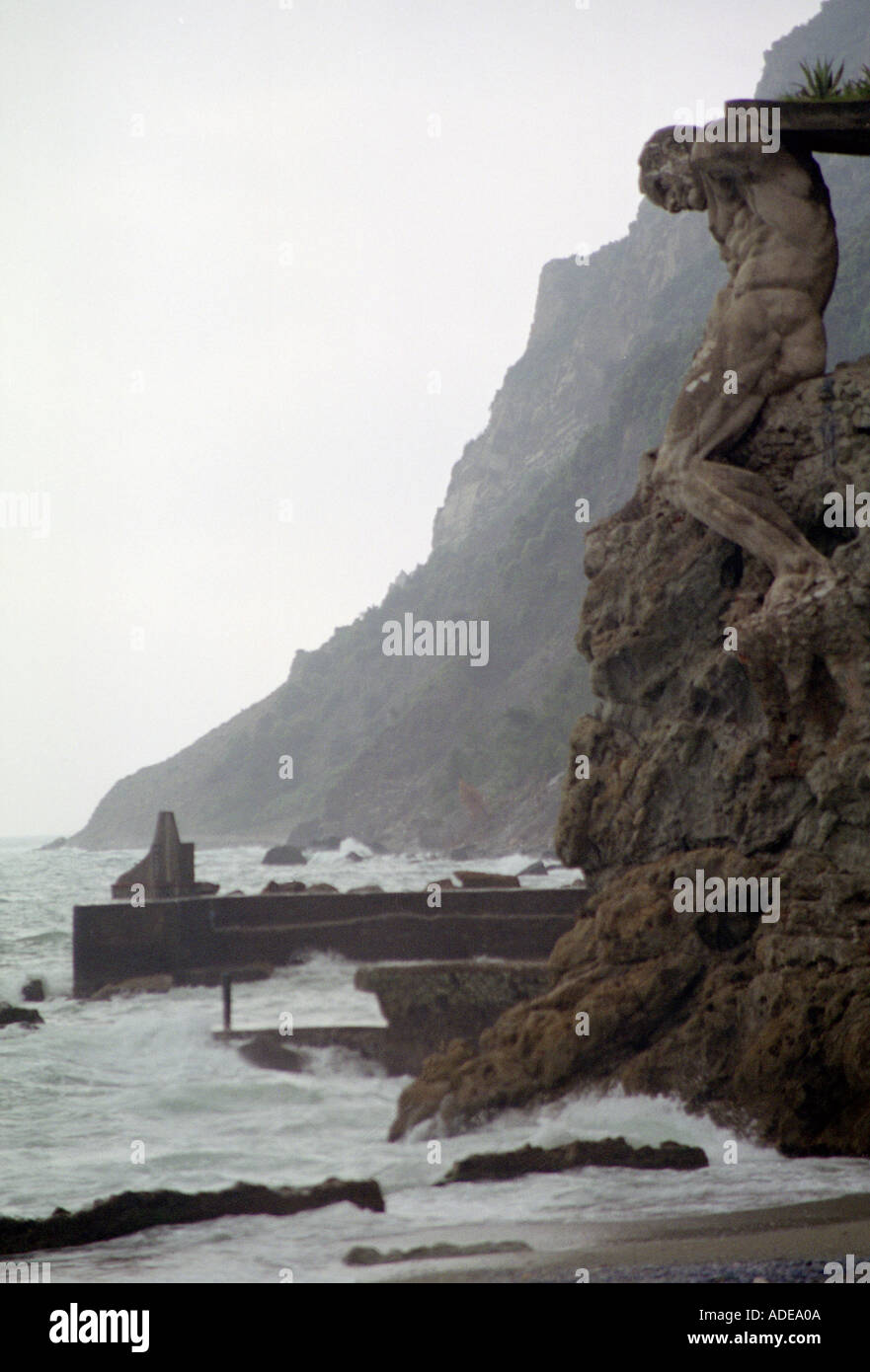 Giant clam statue hi-res stock photography and images - Alamy