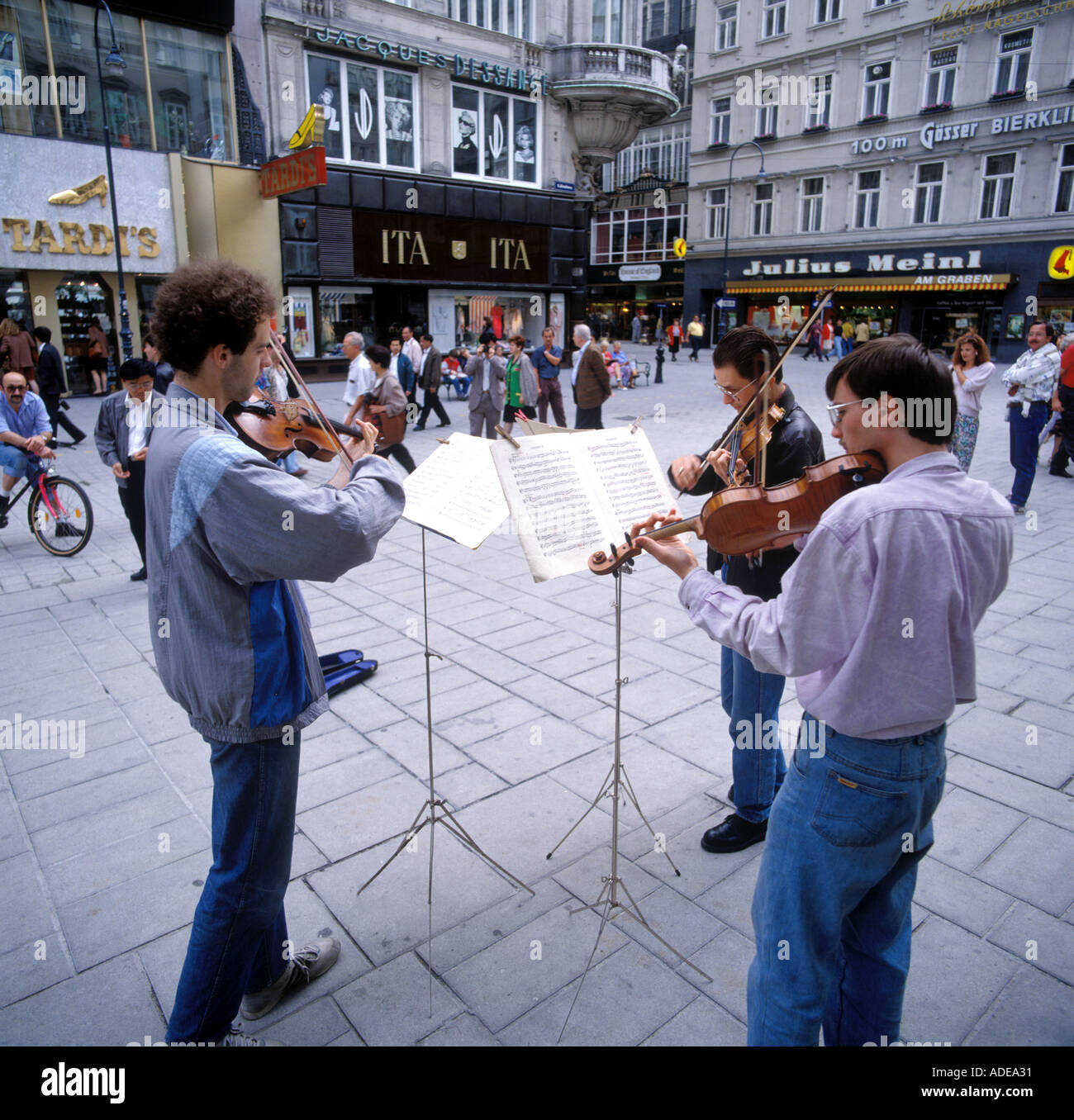 Vienna austria street musicians hi-res stock photography and images - Alamy
