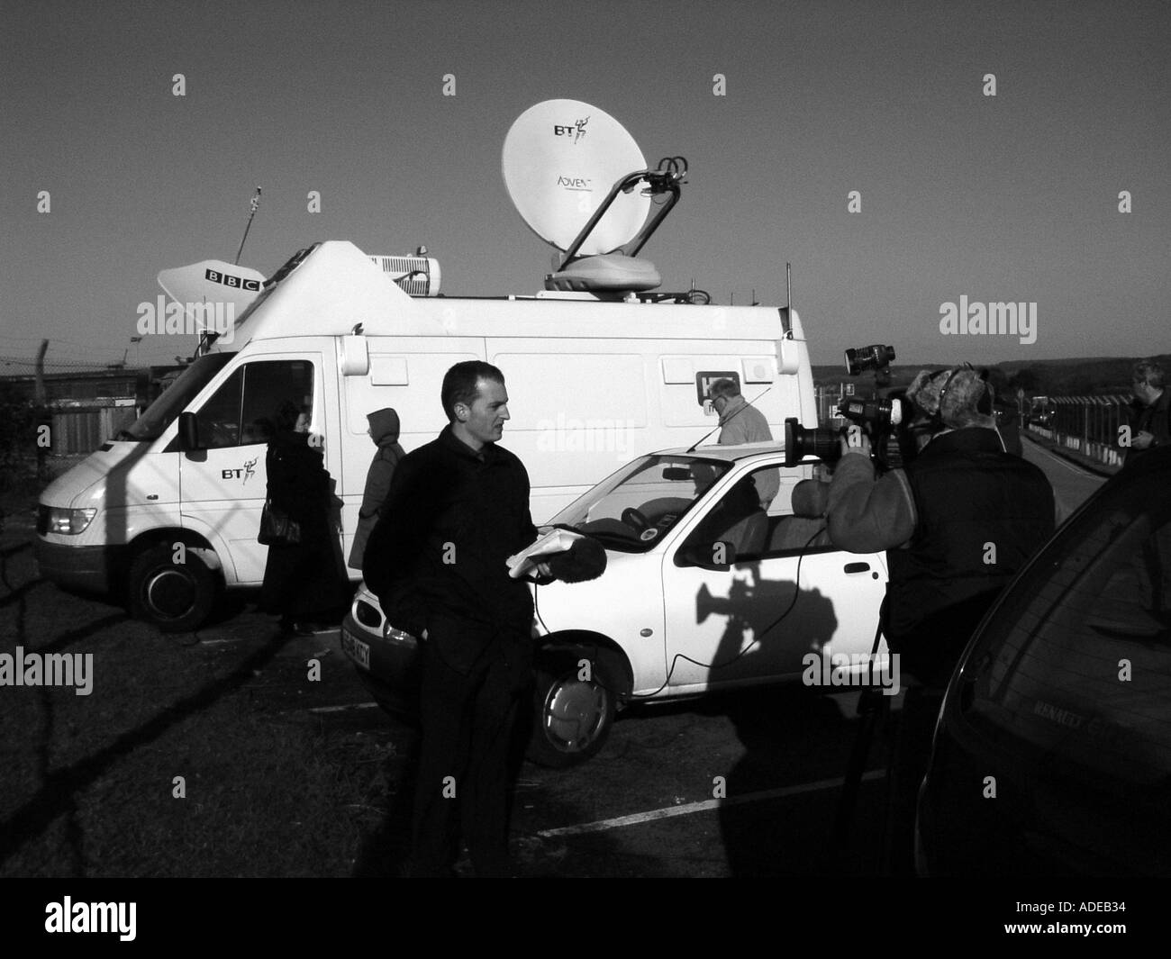 Outside broadcast tv crew Black and White Stock Photos & Images - Alamy