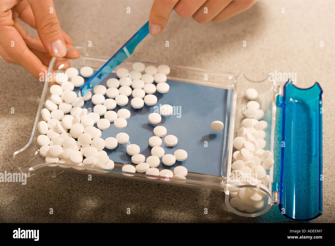 Pill counter in use Stock Photo - Alamy