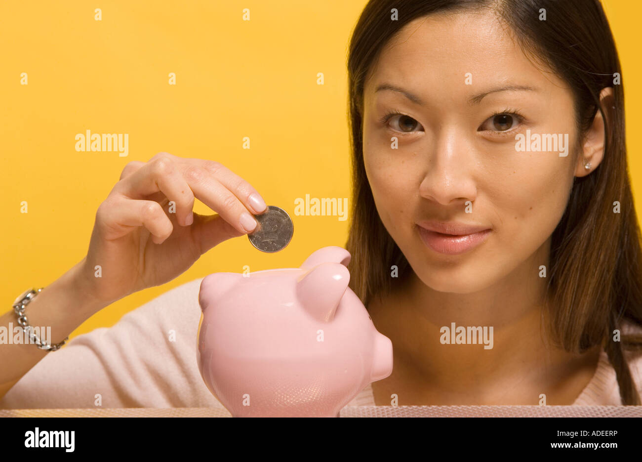 Money changes hi-res stock photography and images - Alamy