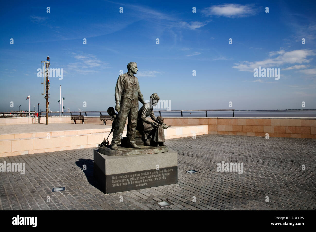 Uk england yorkshire hull bronze hi-res stock photography and images ...